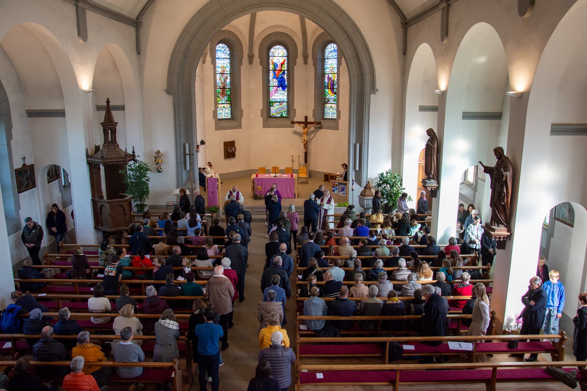 Église catholique – Fribourg - Cheminer ensemble en compagnie du Christ ...